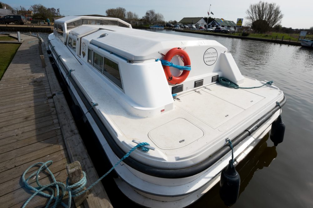 Hire Amber Light | Herbert Woods Boat Rental