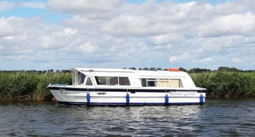 Hire Adventuring Light | Herbert Woods Boat Rental