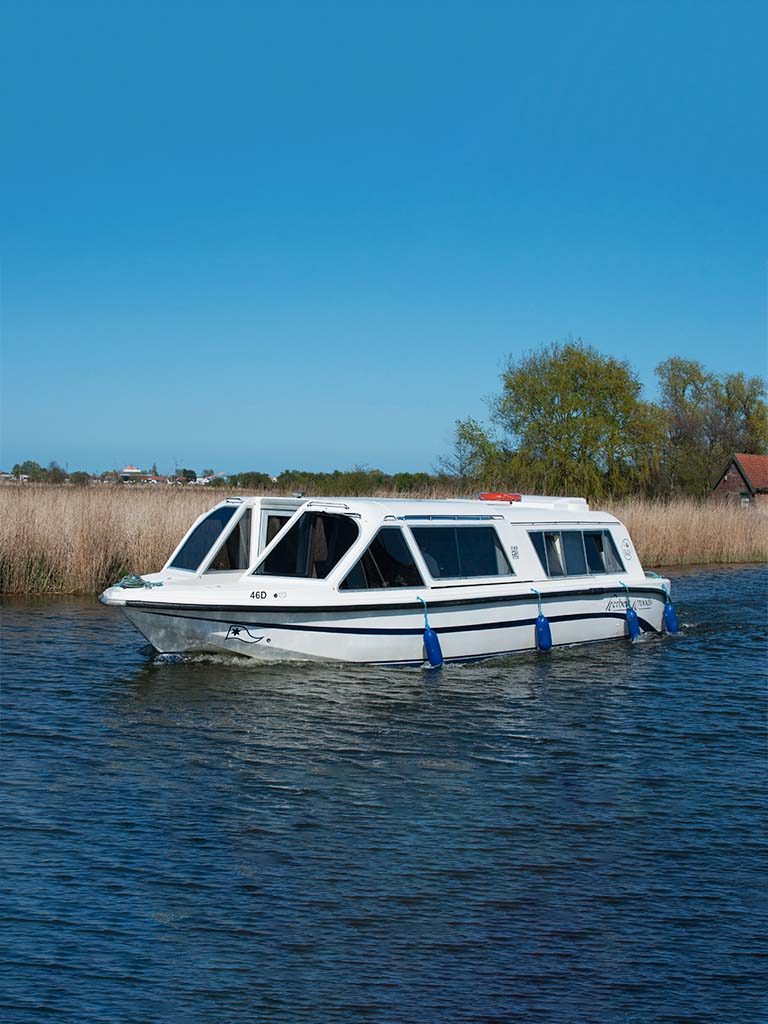 Hire Summer Light | Herbert Woods Boat Rental