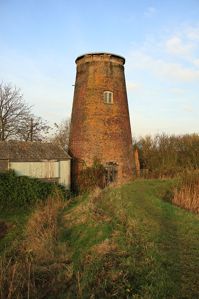 Acle Bridge Circular Walk | Herbert Woods