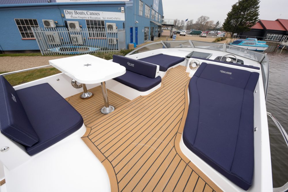 Hire Dazzling Light | Herbert Woods Boat Rental