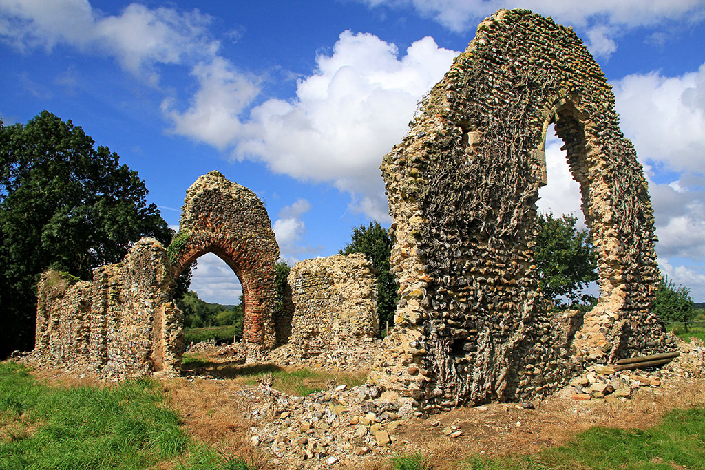 Circular Walk around Surlingham | Herbert Woods
